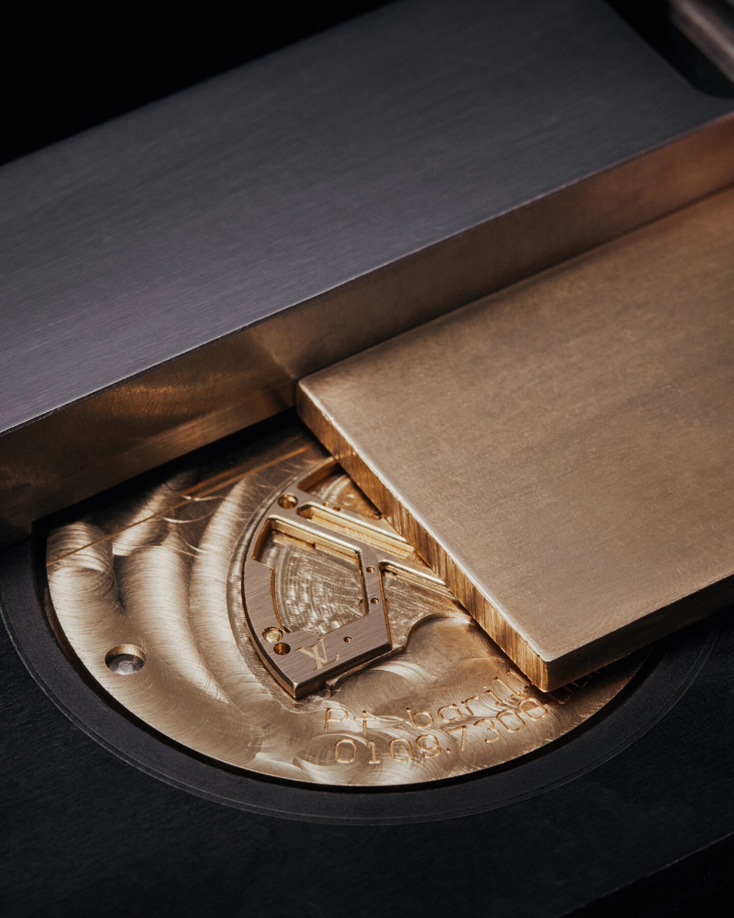 Crafting Each Component with Expertise | LOUIS VUITTON