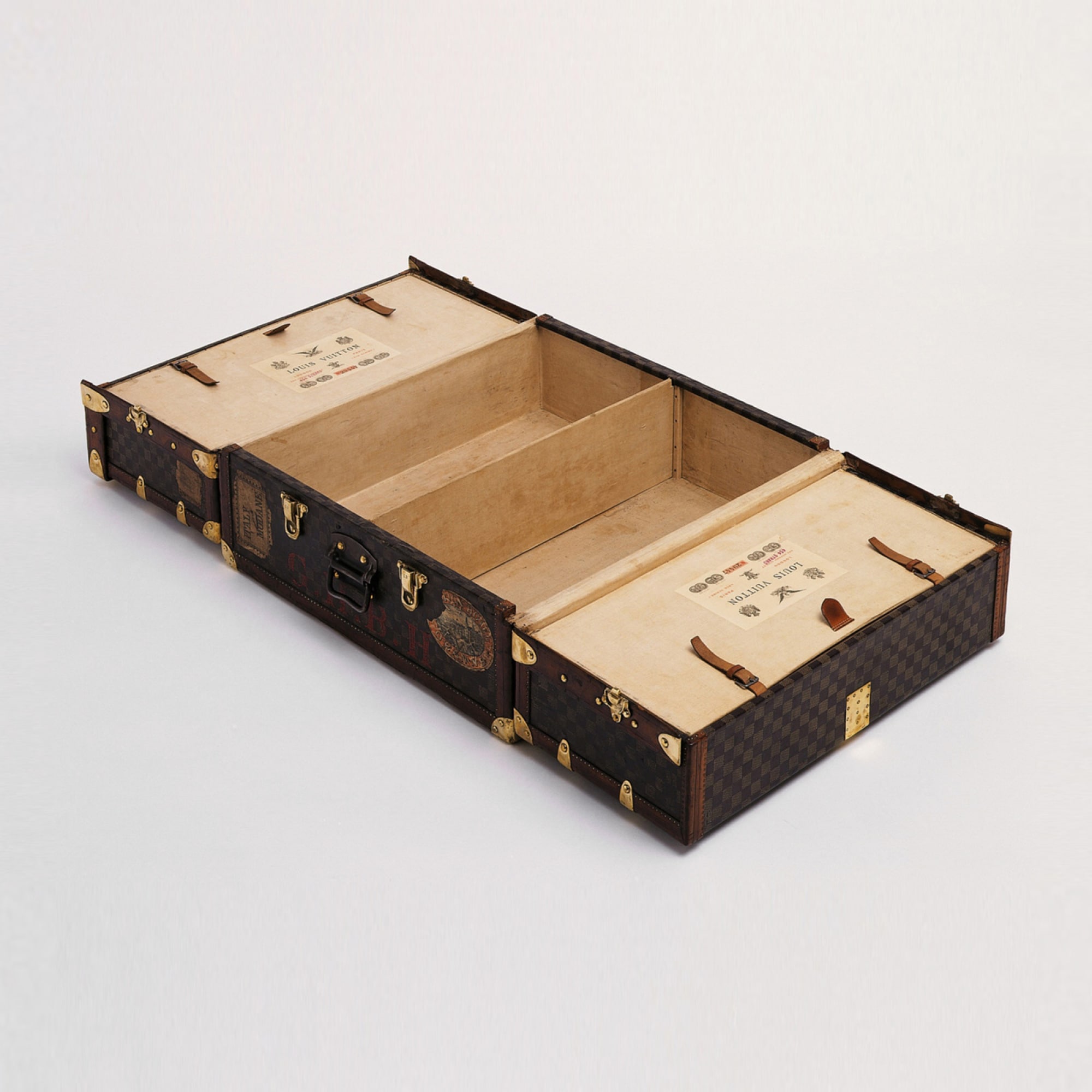 A Legendary History | LOUIS VUITTON