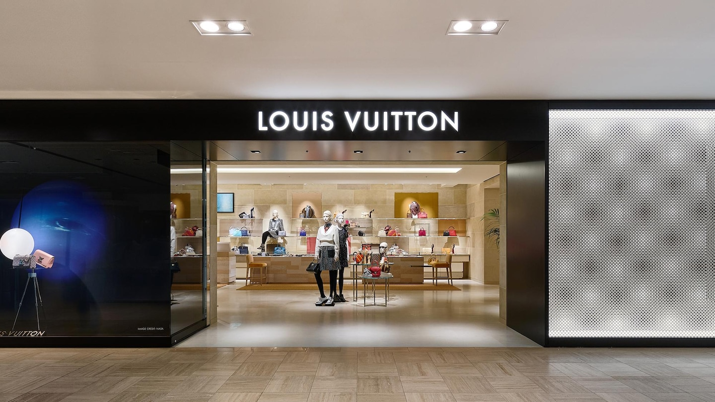 Louis Vuitton Osaka Takashimaya Store in Osaka, JAPAN | LOUIS VUITTON